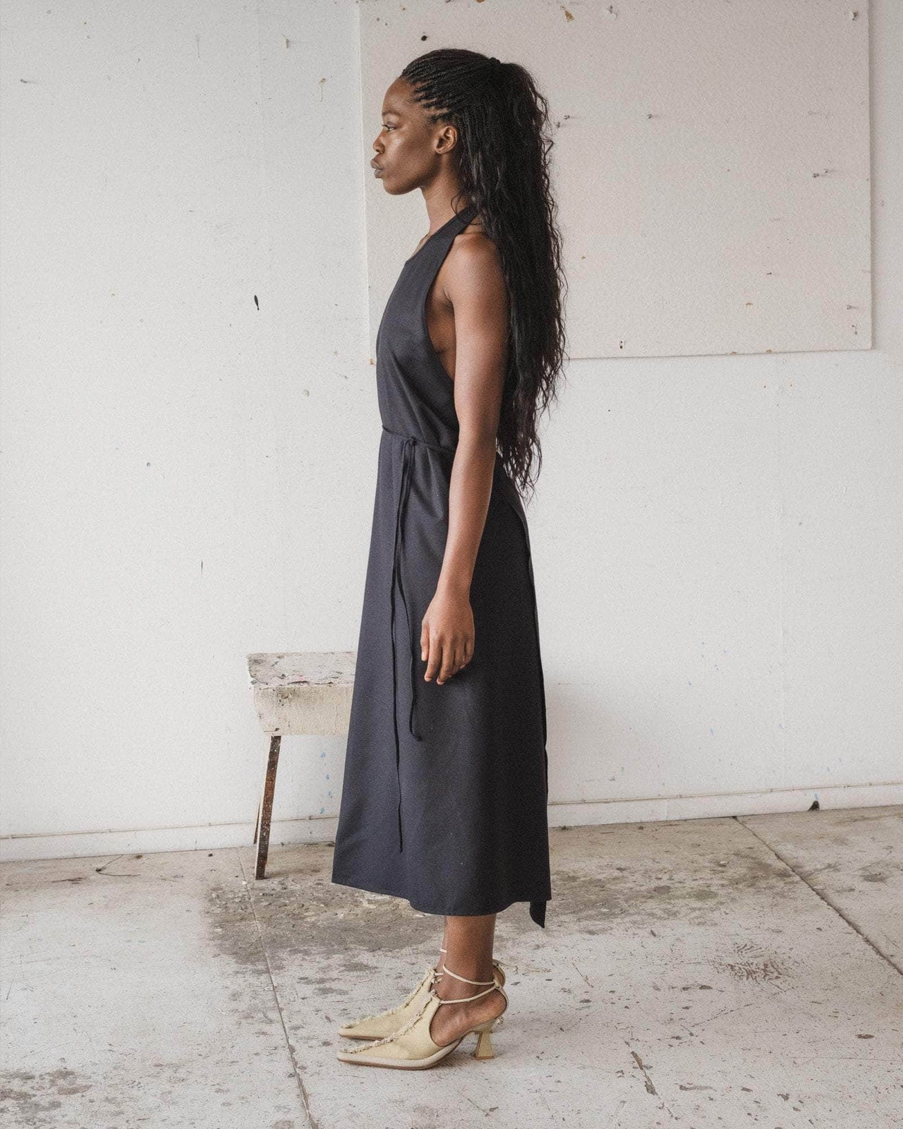 Yumi Apron Dress in Black | Wild silk | en | Baserange